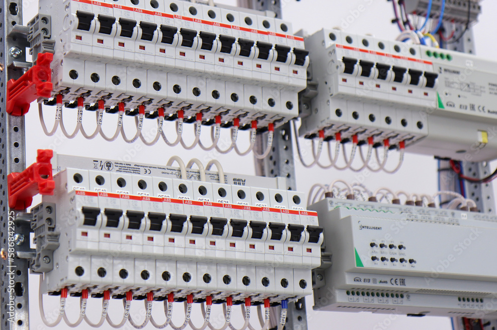Foto de ABB automatic current switches for protection of electrical ...