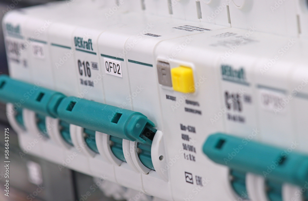 DEKraft automatic current switches for protection of electrical loads ...