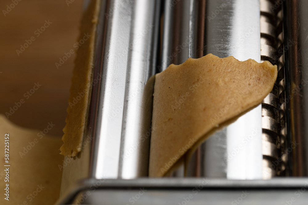 Hands in focus: a close examination of the chebakia shaping process ...