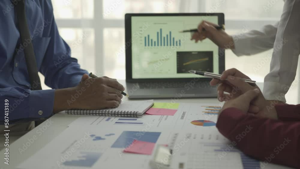 Video „Brainstorming sessions on new document projects Colleagues ...