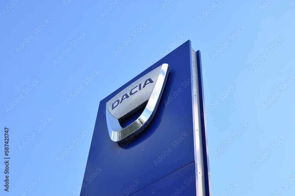 Foto de Dacia emblem, sign, logo, symbol in a front of car dealer salon ...