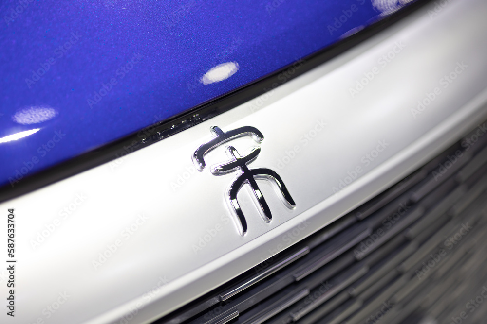 Foto de Bangkok,THAILAND - March 30 2023: BYD Auto Brand sign logo ...