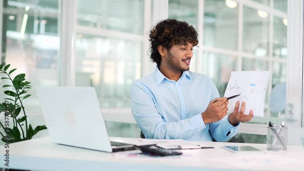 Vidéo Stock Happy young worker giving online video call presentation ...