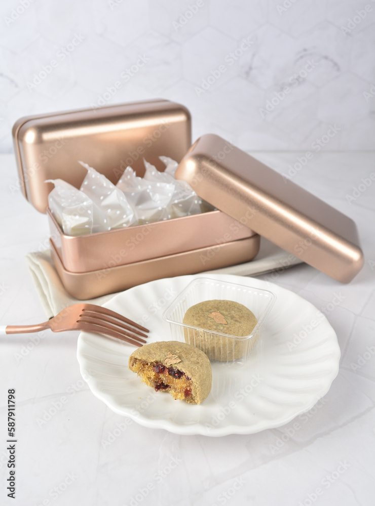 mini bake luxury tart in Japanese matcha hojicha green tea crisp with ...