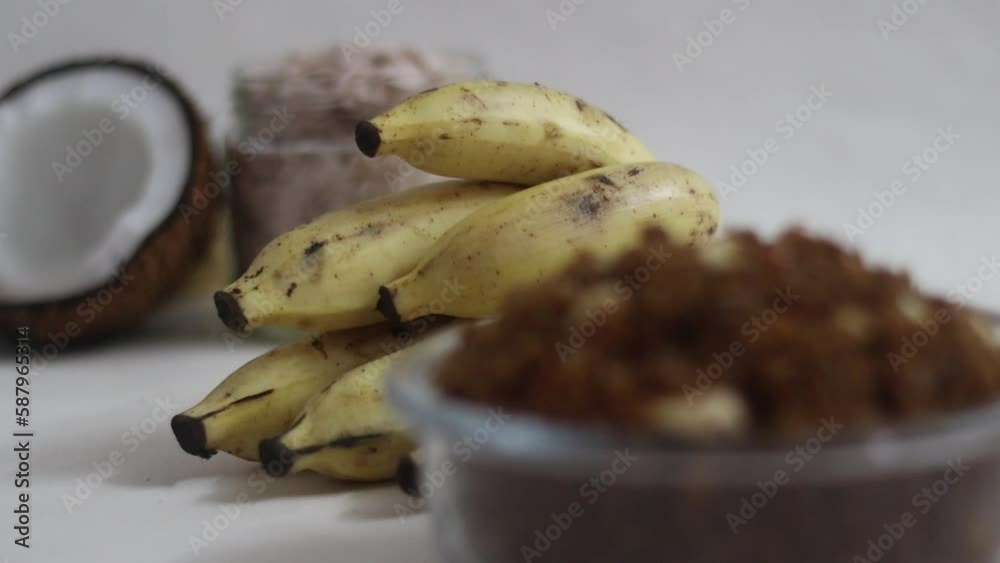 Vidéo Stock Flattened rice sweetened with jaggery. Aval Vilayichathu is ... Vidéo Stock Flattened rice sweetened with jaggery. Aval Vilayichathu is ...