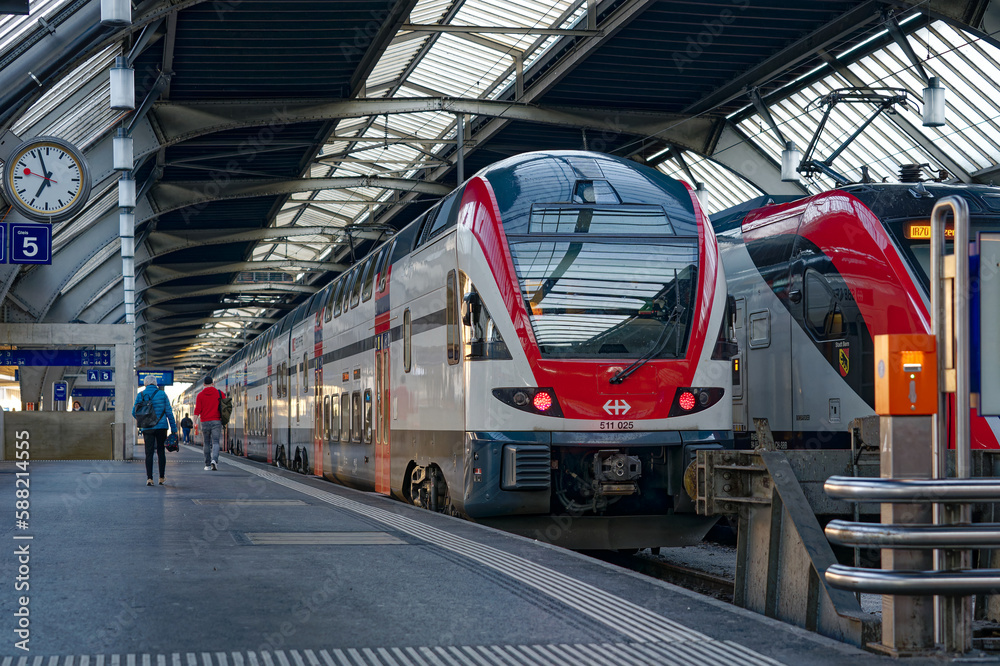 Passengers at platform of Swiss railway main station at City of Zürich ...