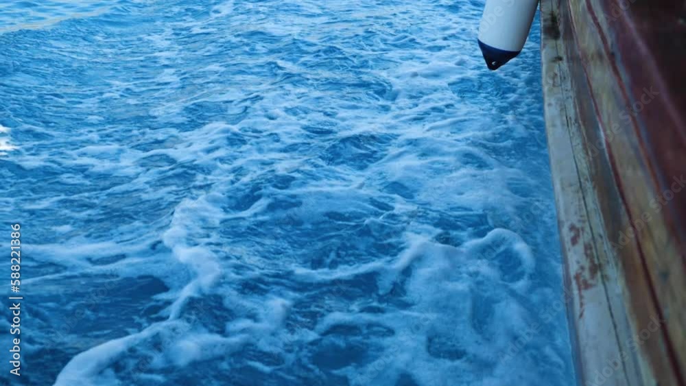 Video „Side view of the wooden ship sailing on the sea. In the ...