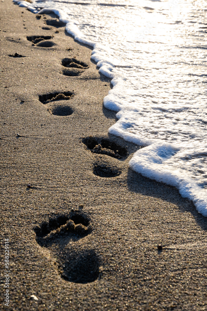 Leinwandbild 3-teilig Fussspuren im Sand am Strand