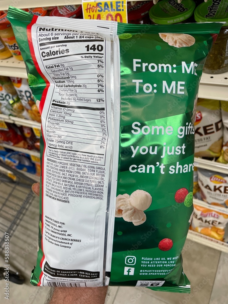Grocery store Smartfoods Cap n crunch snacks nutrition label Stock ...