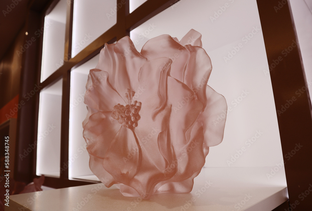 Elegant and luxurious Daum crystal, which is made in Nancy, France ...