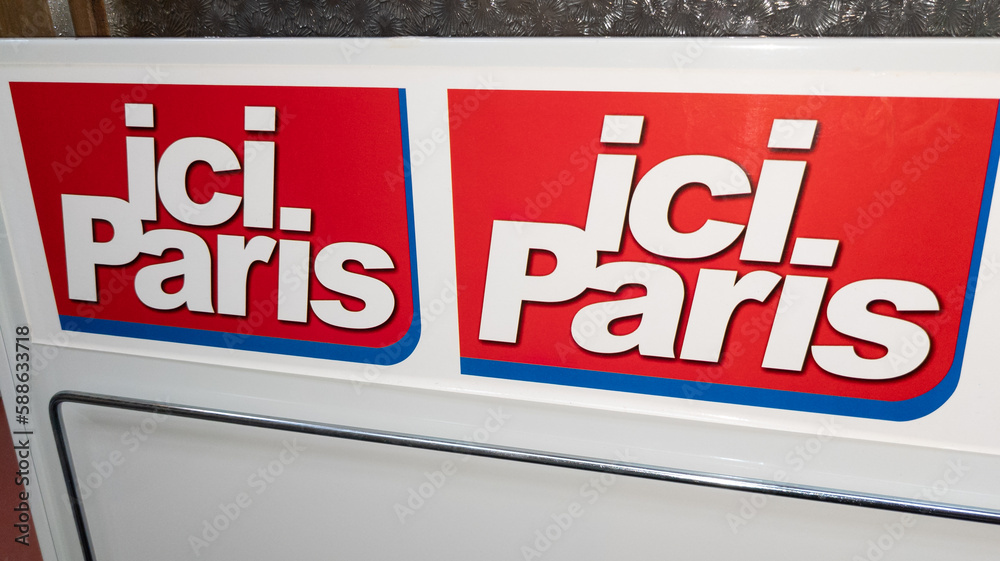 ici paris logo and sign of weekly newspaper magazine news Stock Photo ...