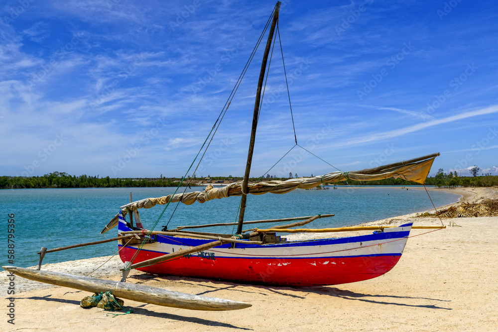 Pirogue à balancier sur une plage de Madagascar Stock Photo | Adobe Stock