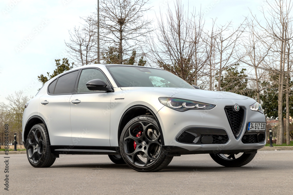 Foto de Alfa Romeo Stelvio is a luxury SUV built by the Italian marque ...
