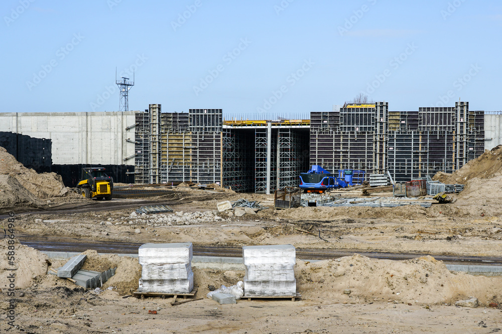 Concrete wall built using concrete formwork, partly covered with ...