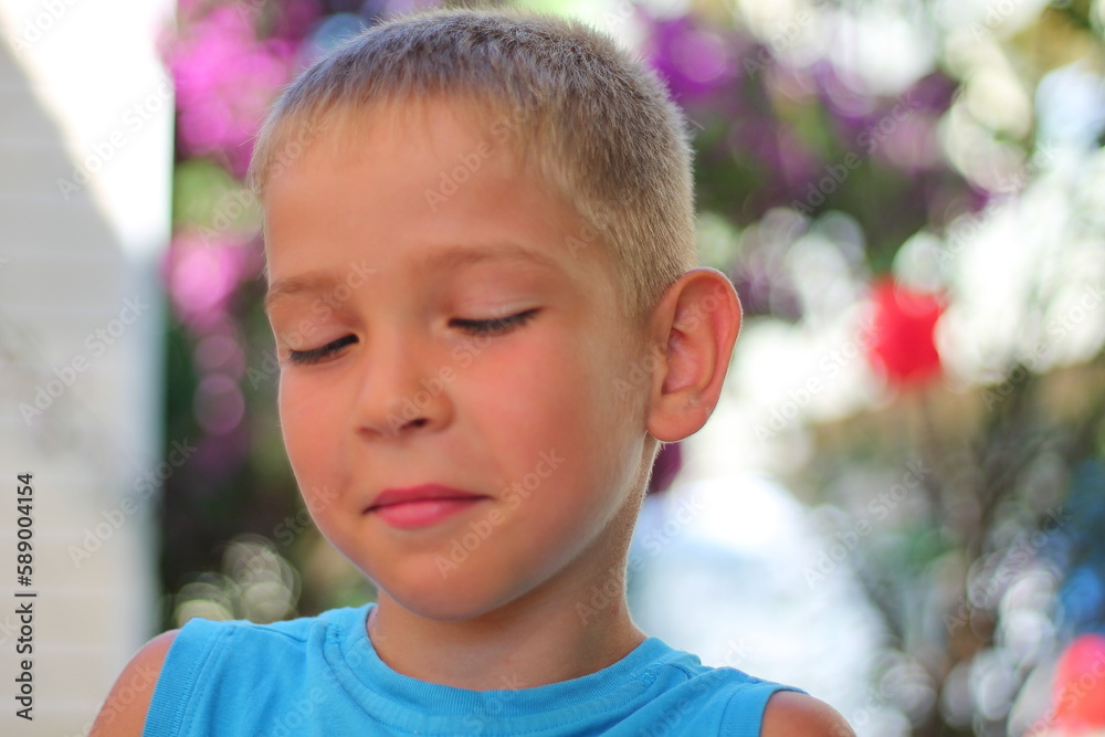 Foto de A confused schoolboy looks down. Cute embarrassed guy. Human ...