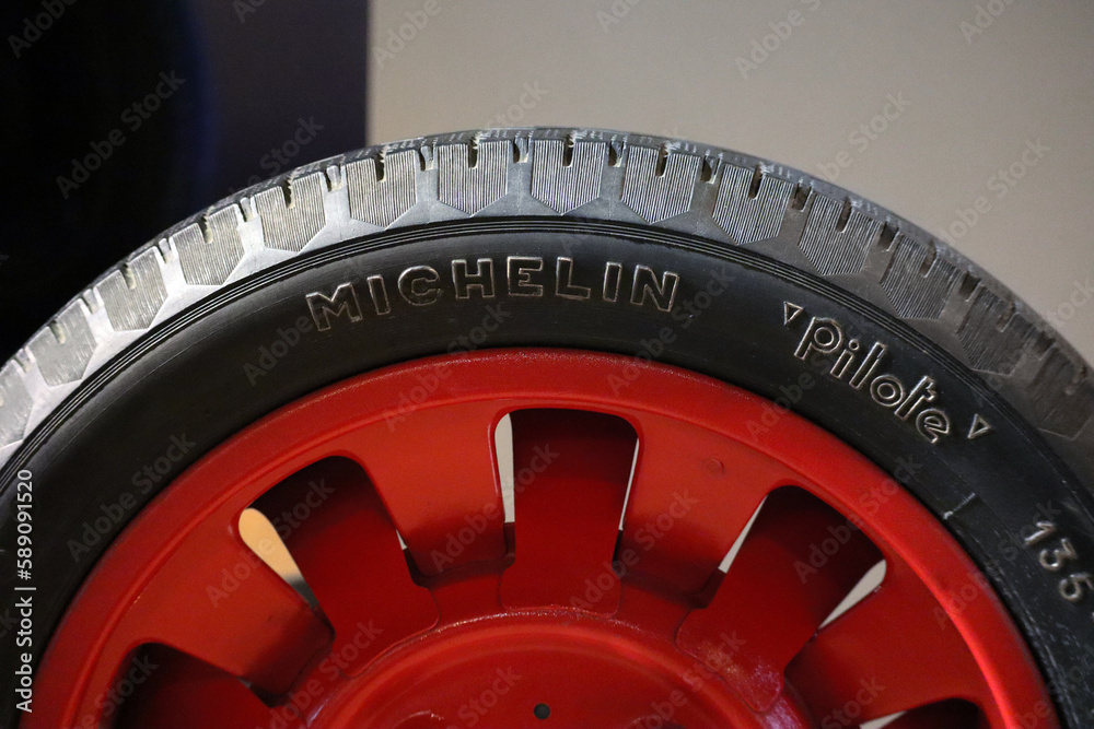 Foto de Michelin vintage tires on display at their museum in Clermont ...