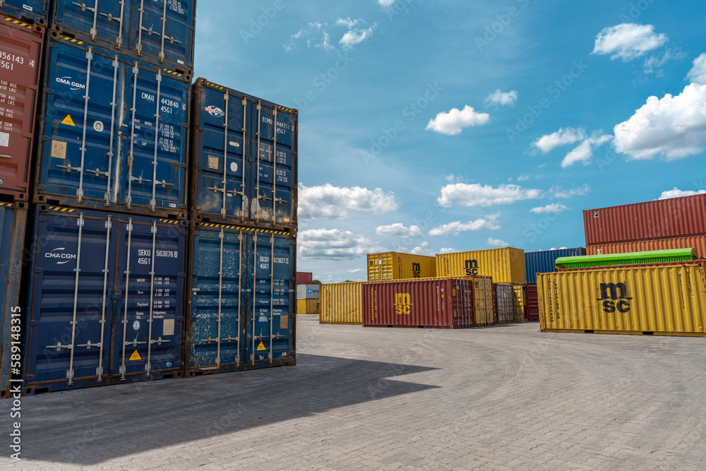 Foto de Dar es Salaam, Tanzania - April 04: Container terminal port of ...