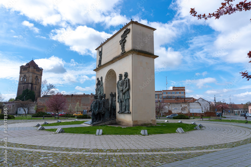 Arcul de Triumf of Arad seen on Parcul Reconcilierii park square. This ...