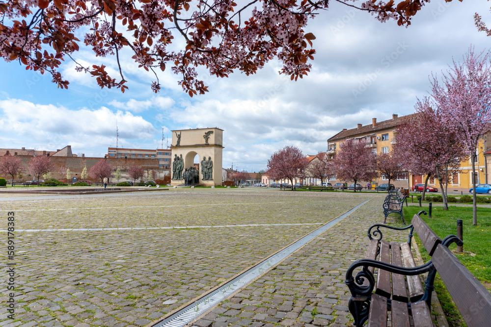 Fotografia do Stock: Arcul de Triumf of Arad seen on Parcul ...