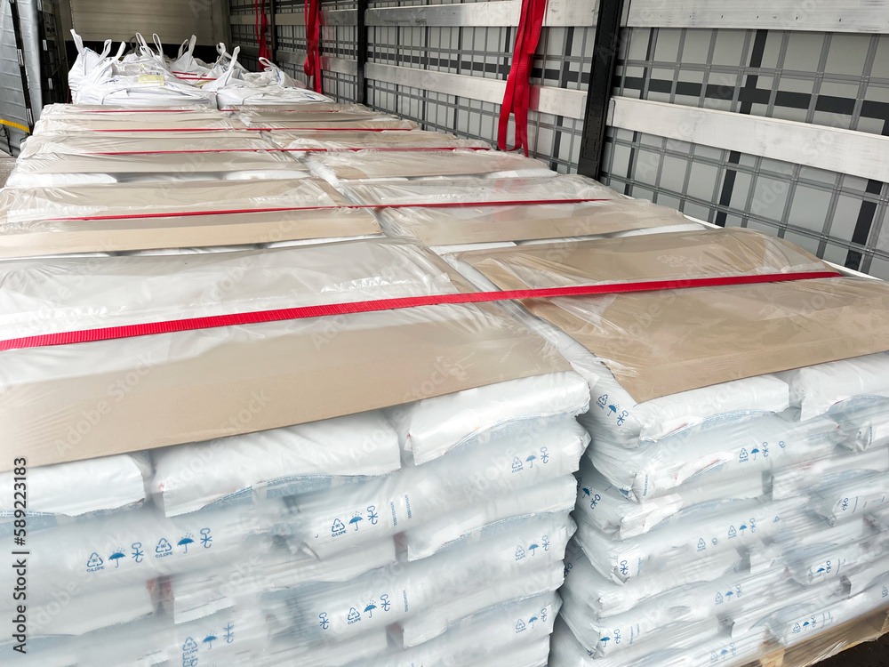 Loading, transportation and unloading of bulk materials in bags of 25 ...