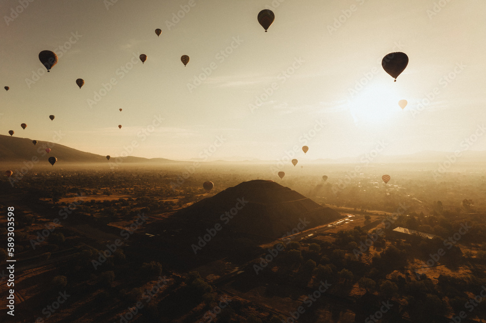Globos Aerostáticos en México, Teotihuacan Stock Photo | Adobe Stock