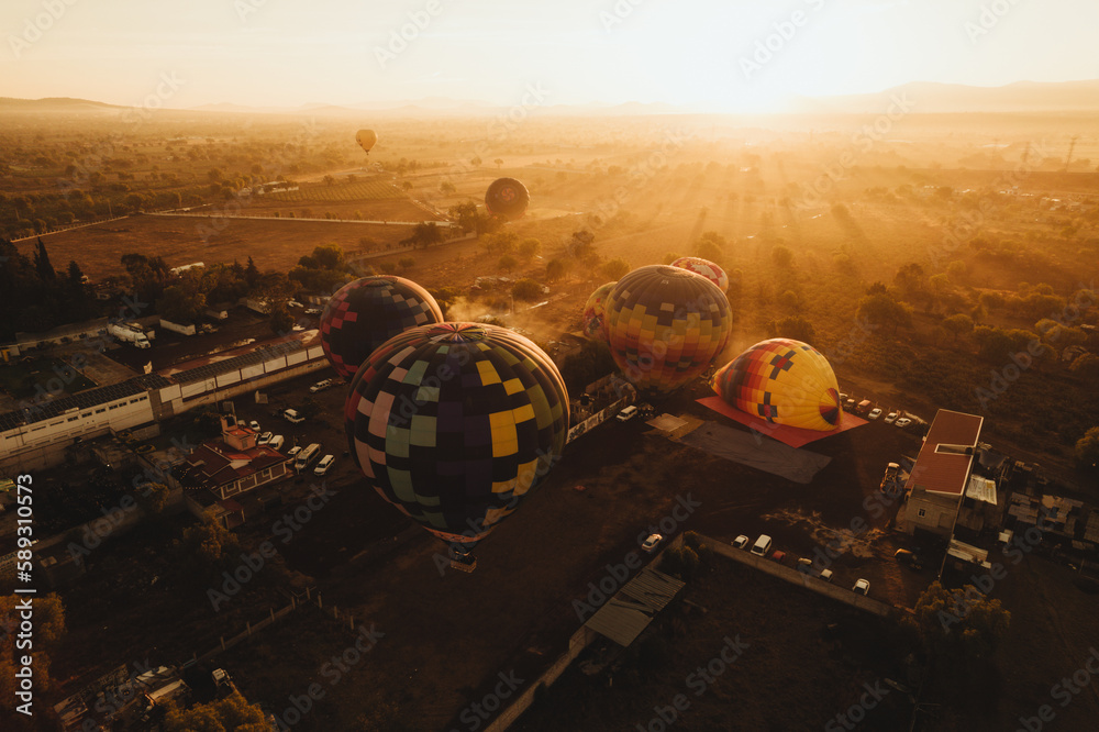 Globos Aerostáticos en México, Teotihuacan Despegando Stock Photo ...