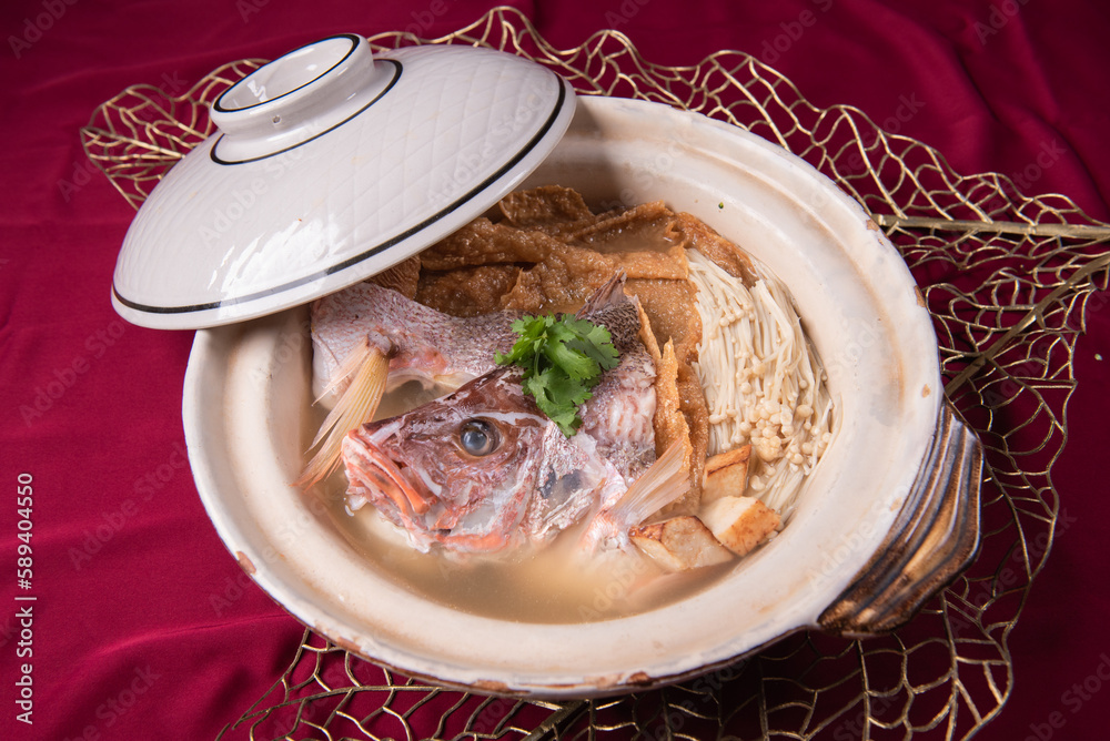 local boiled cook live fresh red grouper fish head with hot herb pepper ...