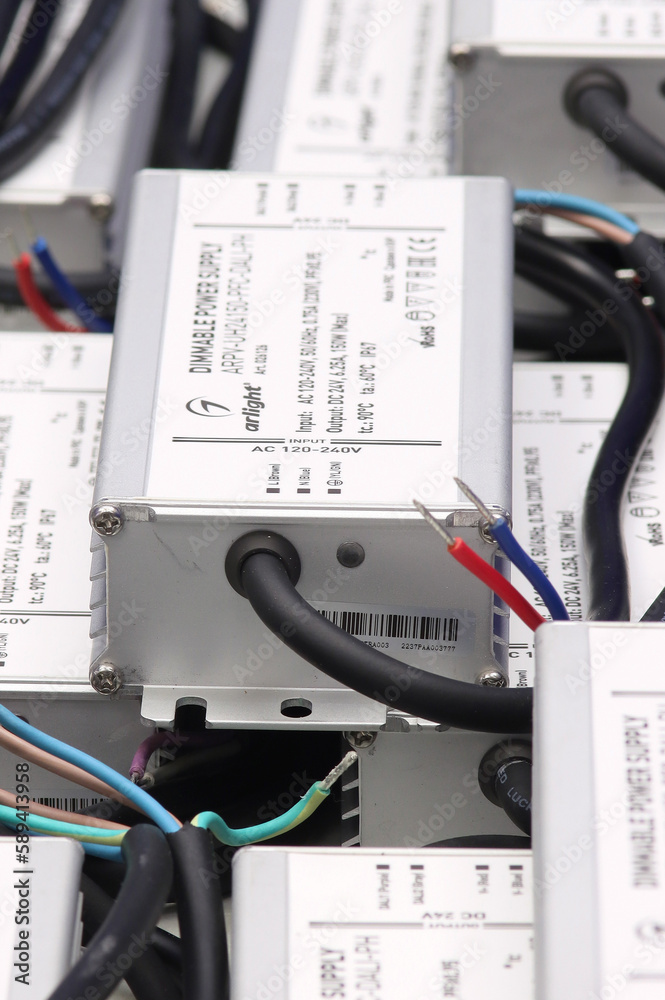 Power supply for LED strips with DALI control, with PUSH DIM function ...