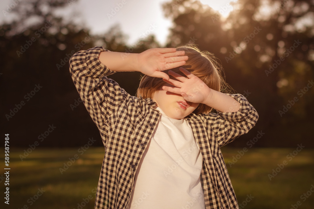 Foto de Photophobia Light Sensitivity content. Boy covering eyes by ...