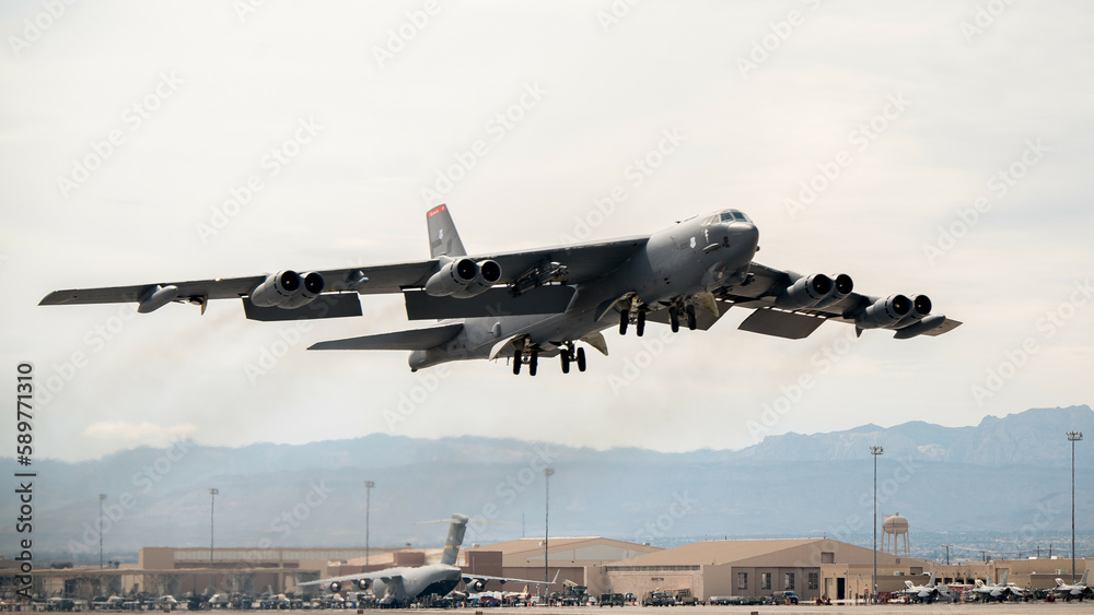 Foto de B-52 strategic bomber Stratofortress (Flight, formation, flyby ...