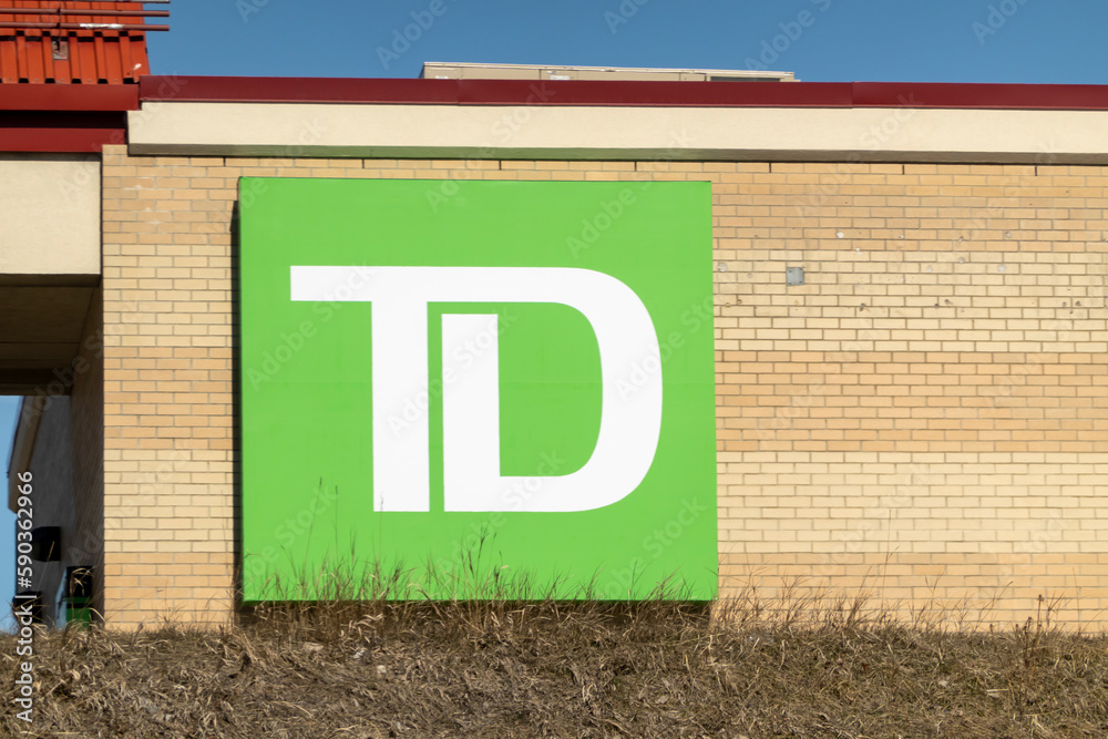 Foto de Calgary, Alberta, Canada. Apr 07, 2023. A close up to a TD Bank ...