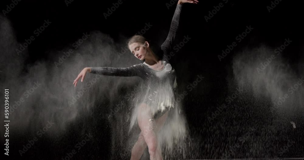 Vidéo Stock Dancing in flour powder concept. slim gorgeous woman dancer ...