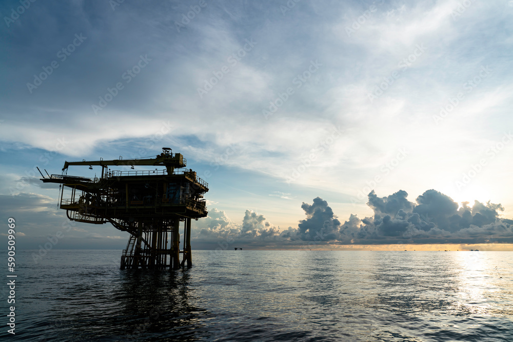 Offshore oil and gas wellhead remote platform which produced raw ...