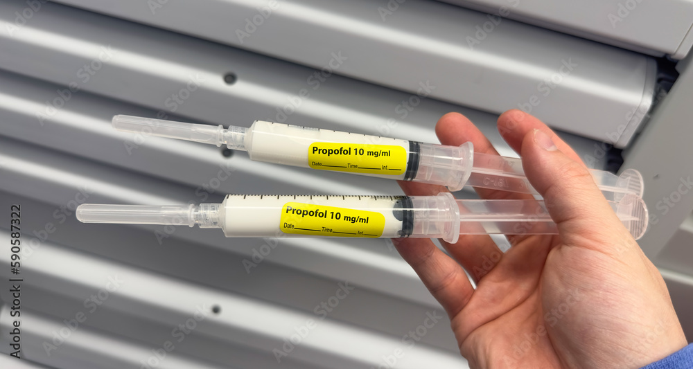Fotografia do Stock: hospital drugs in syringes, including propofol ...