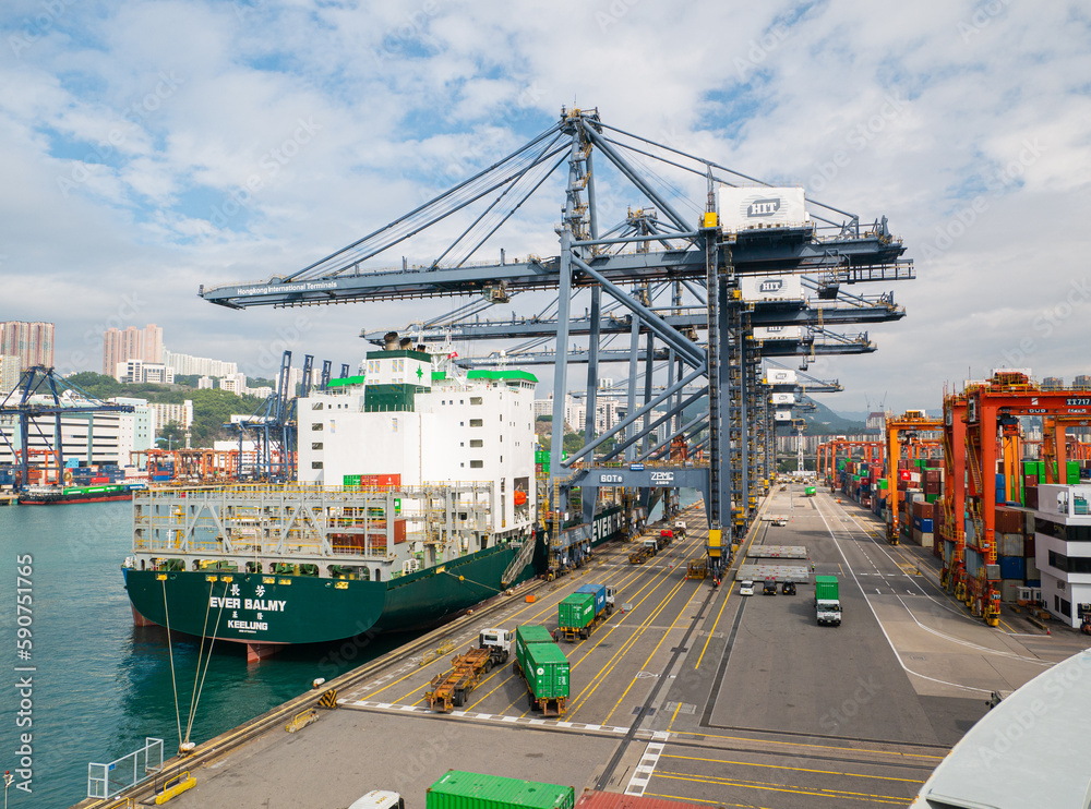 Hong Kong - 01.19.2023 Loading and discharging of Evergreen Container ...
