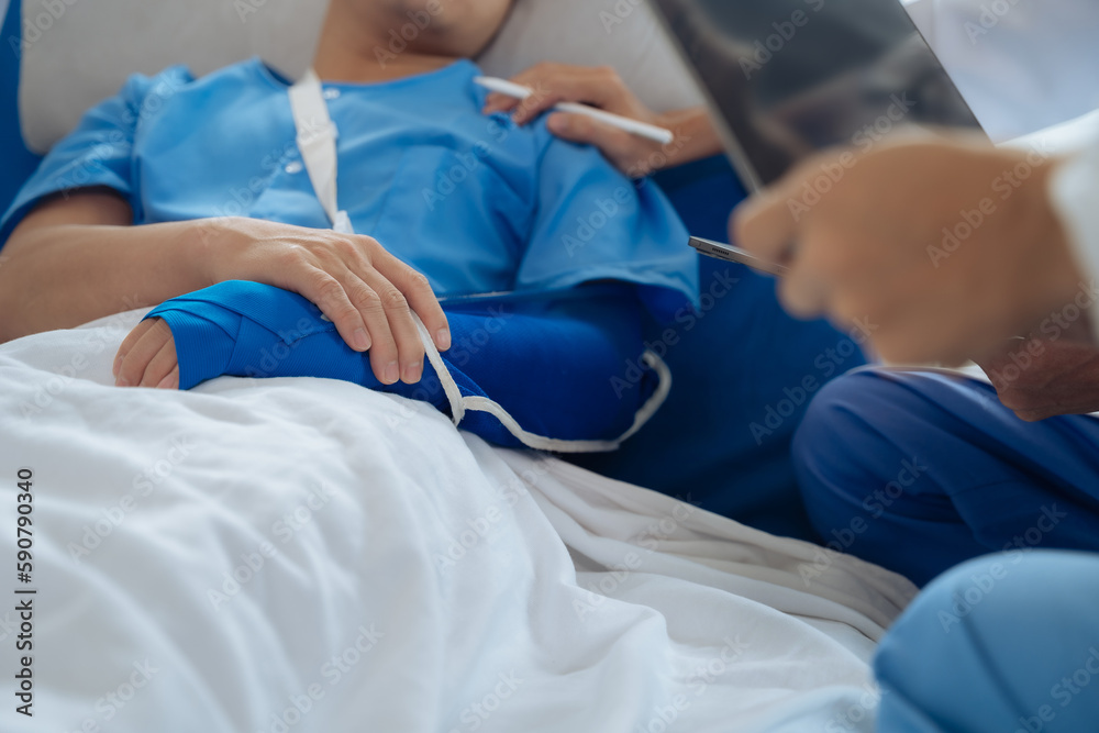 Physical injury treatment: Serious doctors are analyzing fracture ...