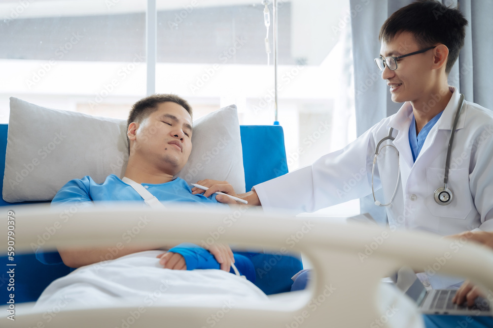 Physical injury treatment: Serious doctors are analyzing fracture ...