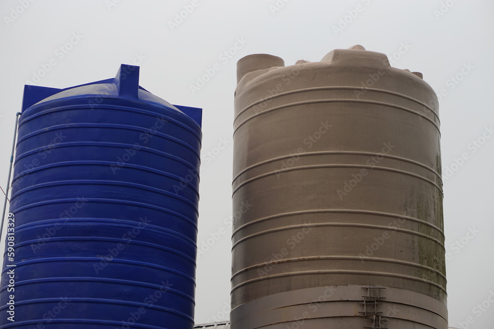 Foto de Big water tank outdoor for storage freshwater or rainwater to ...