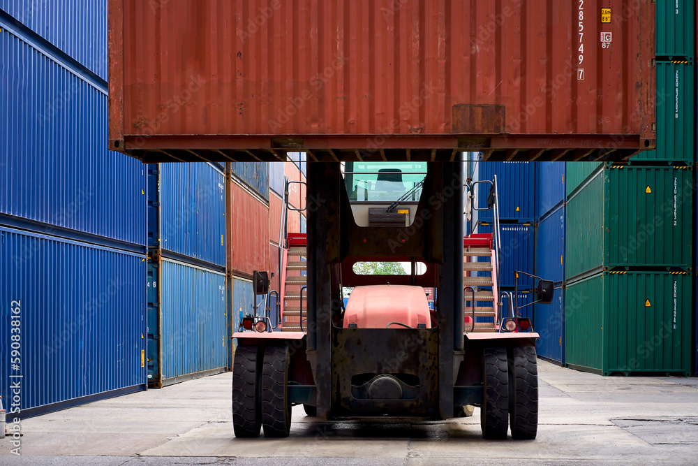 Scene of Folk-lift machine lift up container box in shipping site for ...