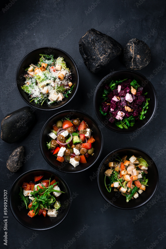 Foto de Set of vinaigrette salad, Caesar salad, Greek salad, salad with ...