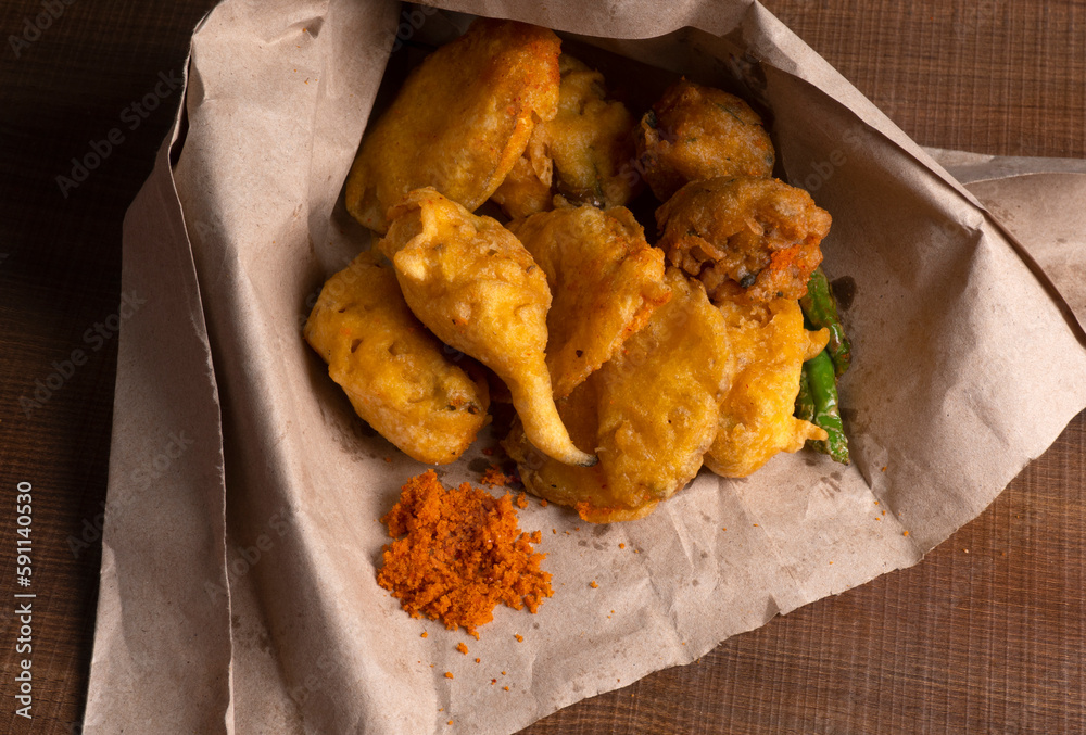 Indian Tea time snacks in group includes Veg Samosa, Kachori/kachaudi ...