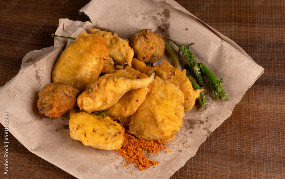 Indian Tea time snacks in group includes Veg Samosa, Kachori/kachaudi ...