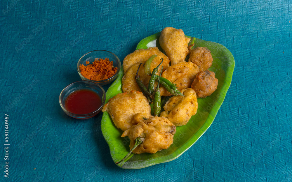 Indian Tea time snacks in group includes Veg Samosa, Kachori/kachaudi ...