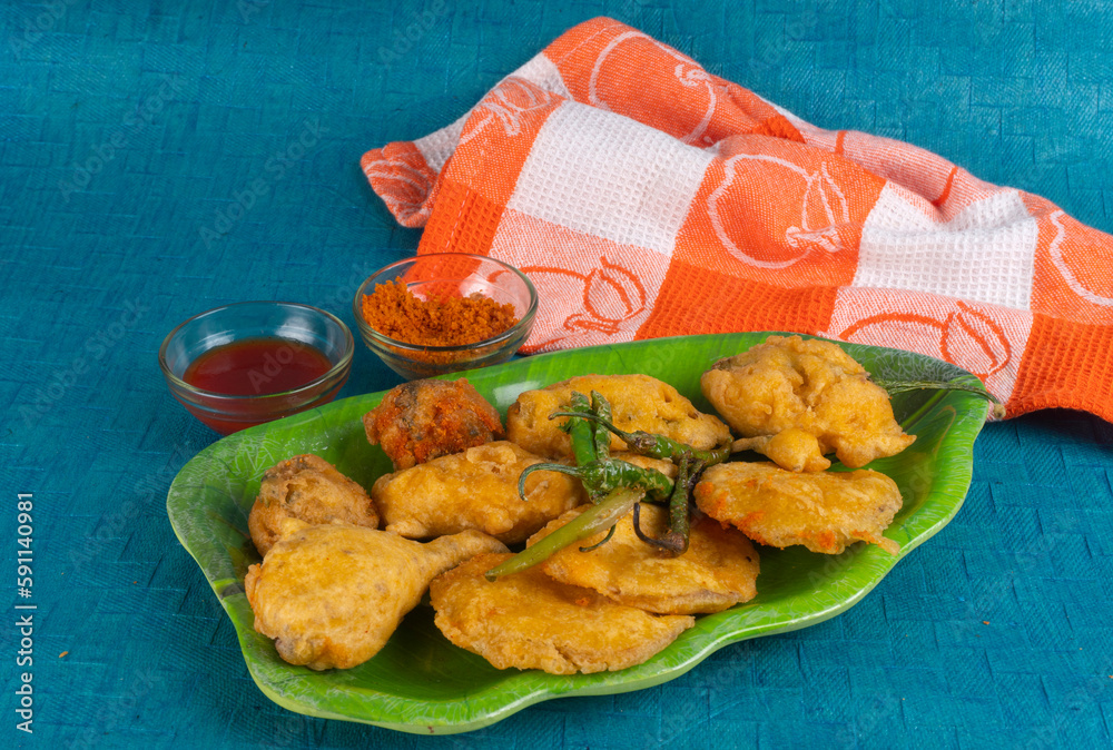 Fotografia do Stock: Indian Tea time snacks in group includes Veg ...