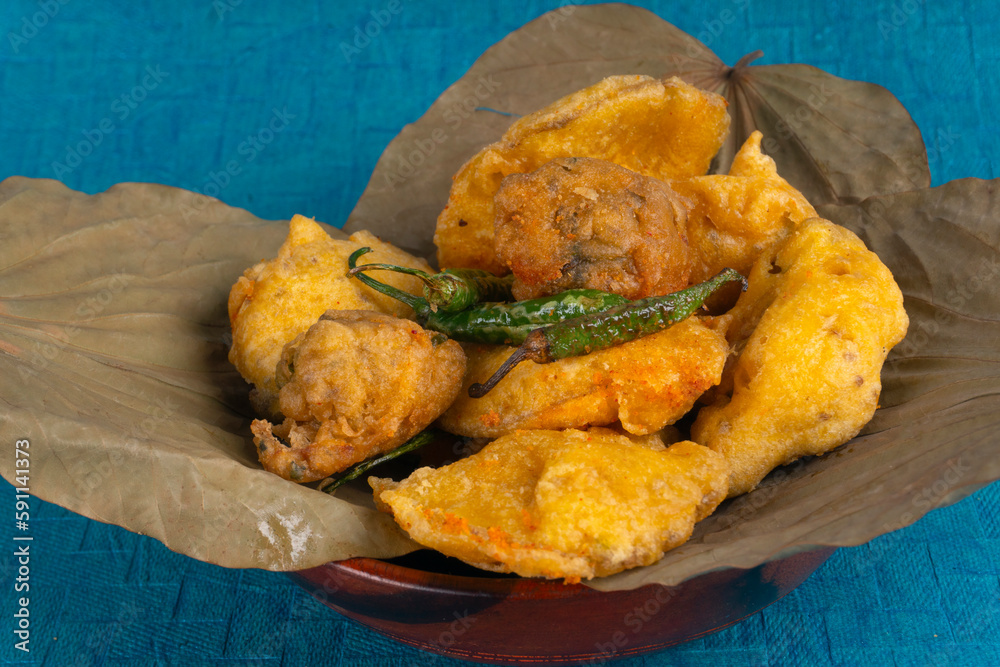 Indian Tea time snacks in group includes Veg Samosa, Kachori/kachaudi ...