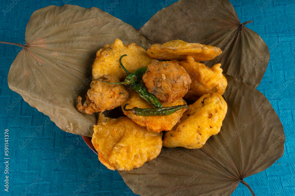 Indian Tea time snacks in group includes Veg Samosa, Kachori/kachaudi ...