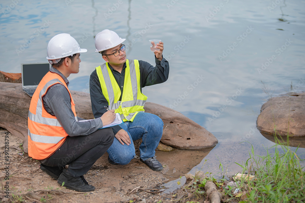 Environmental engineers inspect water quality,Bring water to the lab ...
