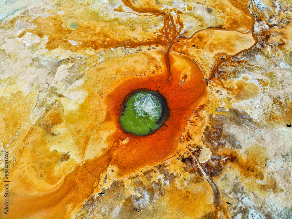 Foto de "Devil's Eye", thermal spring of Aiken in Qinghai, China. An ...