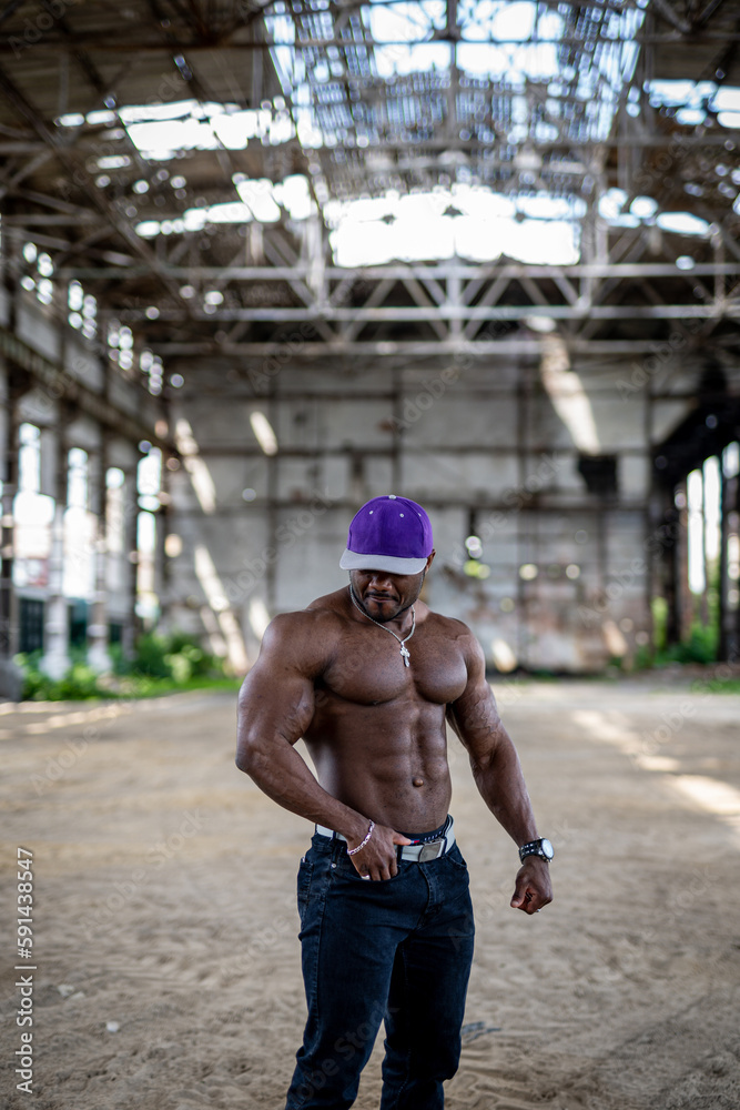 Strong muscular man with powerful chest. Athletic bodybuilder with ...