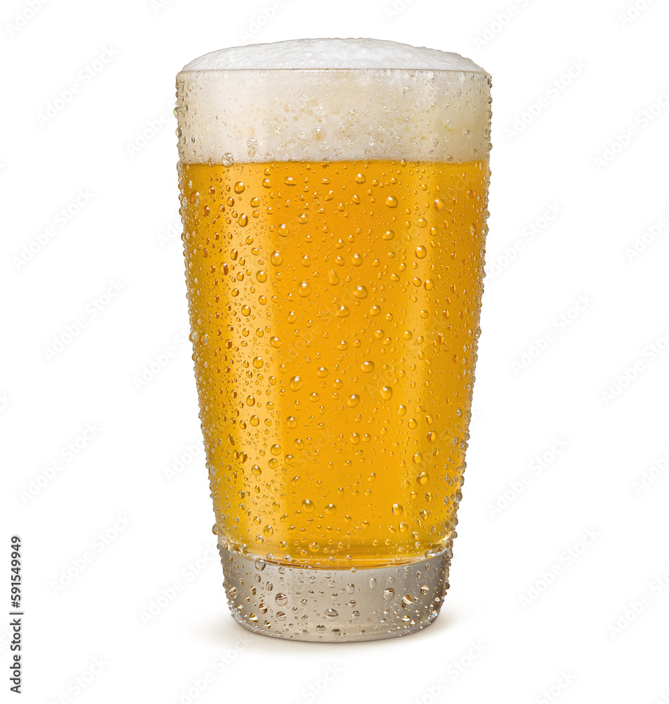Poster copo suado de vidro com cerveja gelada em fundo transparente ...